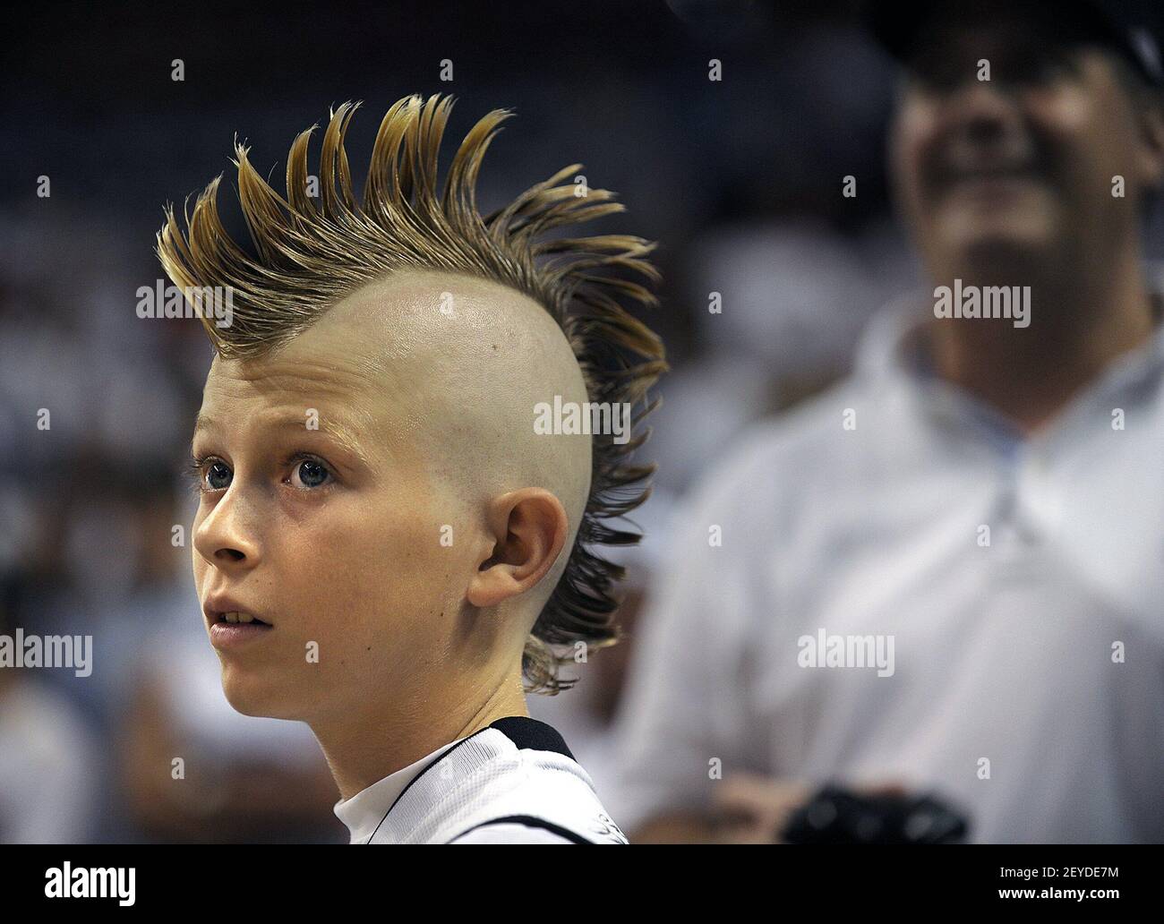 Heat Fan Gianni Zandri, 10, zeigen seine Mohawk, wie Heat-Spieler Chris ...