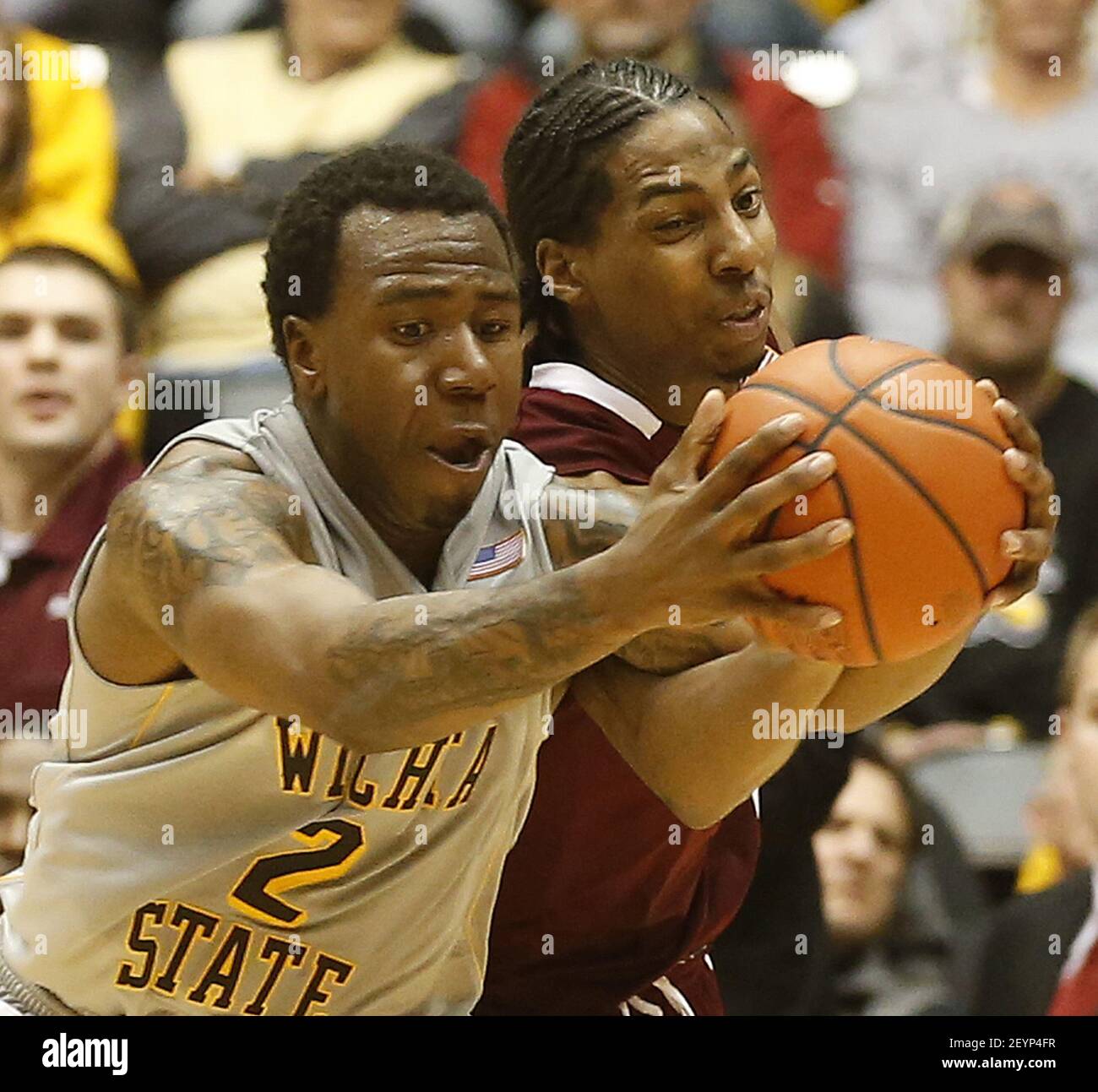 Malcom Armstead des Staates Wichita, links, und Desmar Jackson, rechts ...
