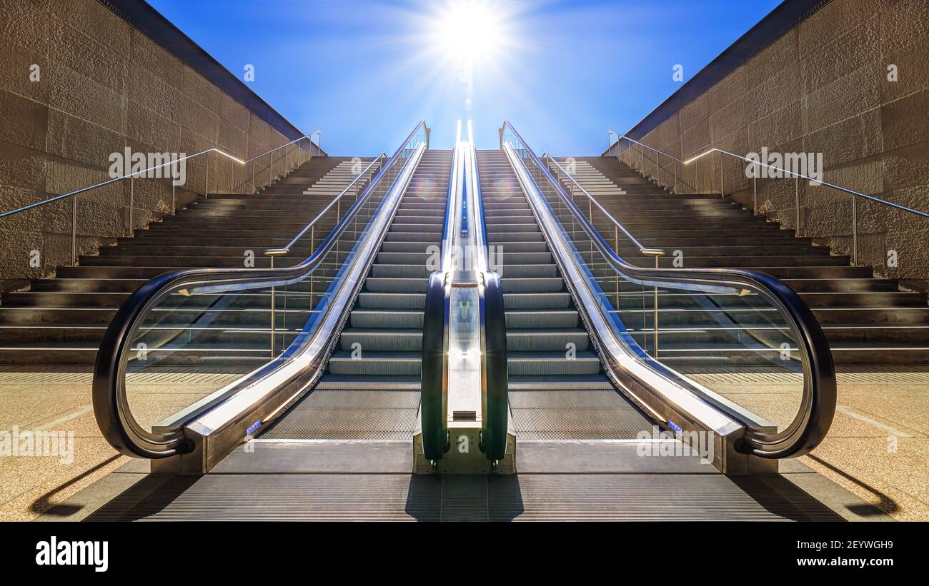 Neue rolltreppe -Fotos und -Bildmaterial in hoher Auflösung – Alamy