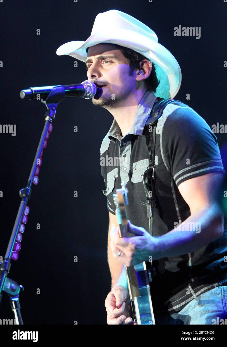 15. September 2012 - Atlanta, GA - Country-Superstar Brad Paisley ...