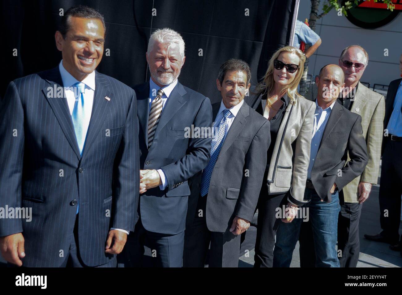 Bürgermeister Antonio Villaraigosa, Keith Brackpool, Laffit Pincay, Bo ...