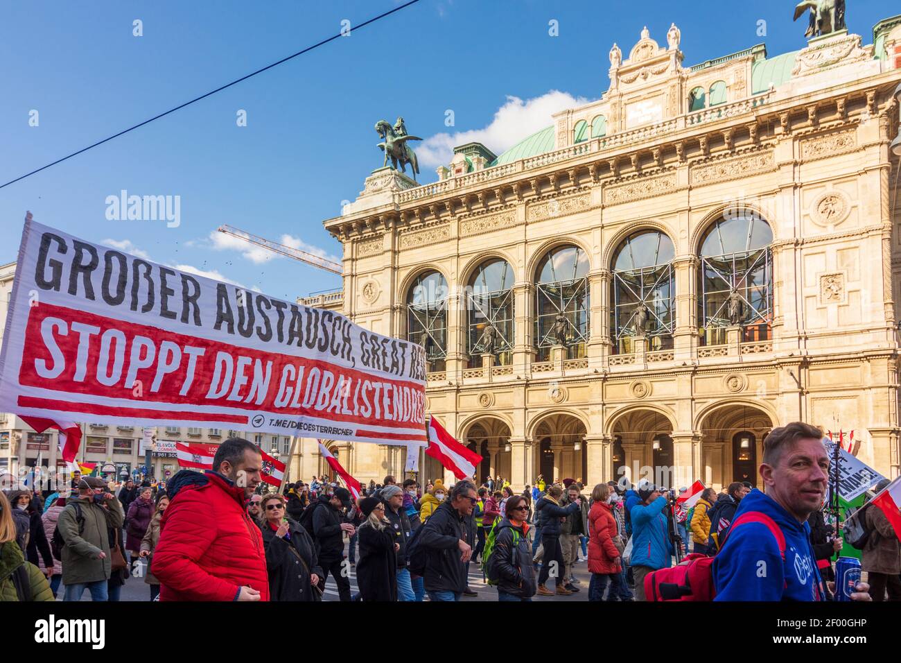 Wien, Wien: Corona-Protestdemonstration vor der Oper Staatsoper, Gegner ... Wien, Wien: Corona-Protestdemonstration vor der Oper Staatsoper, Gegner ...