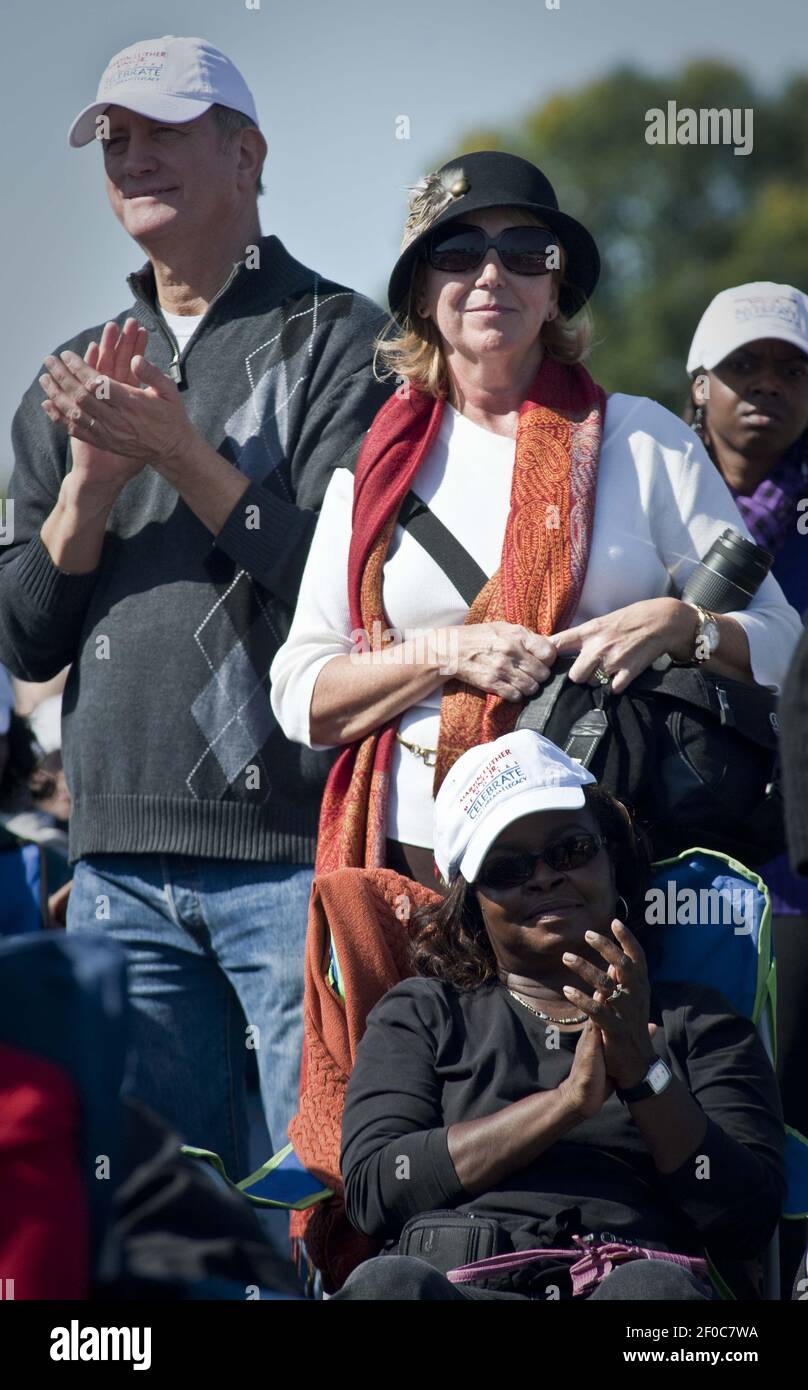 Frank und Mary Rowland von Reston, VA, von links, und Lenora Adams, von ...