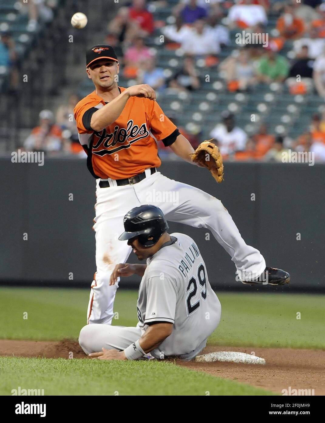 Baltimore Orioles zweiter Baseman Scott Moore zwingt die Florida ...