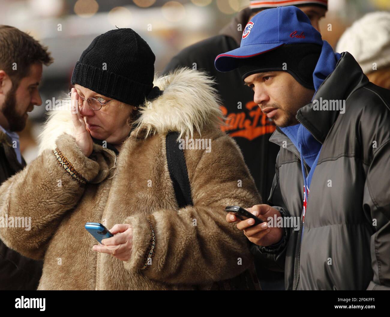 Cathy Adams, links, mit ihrem Sohn Elijah Adams, 28, trauern den Tod ...