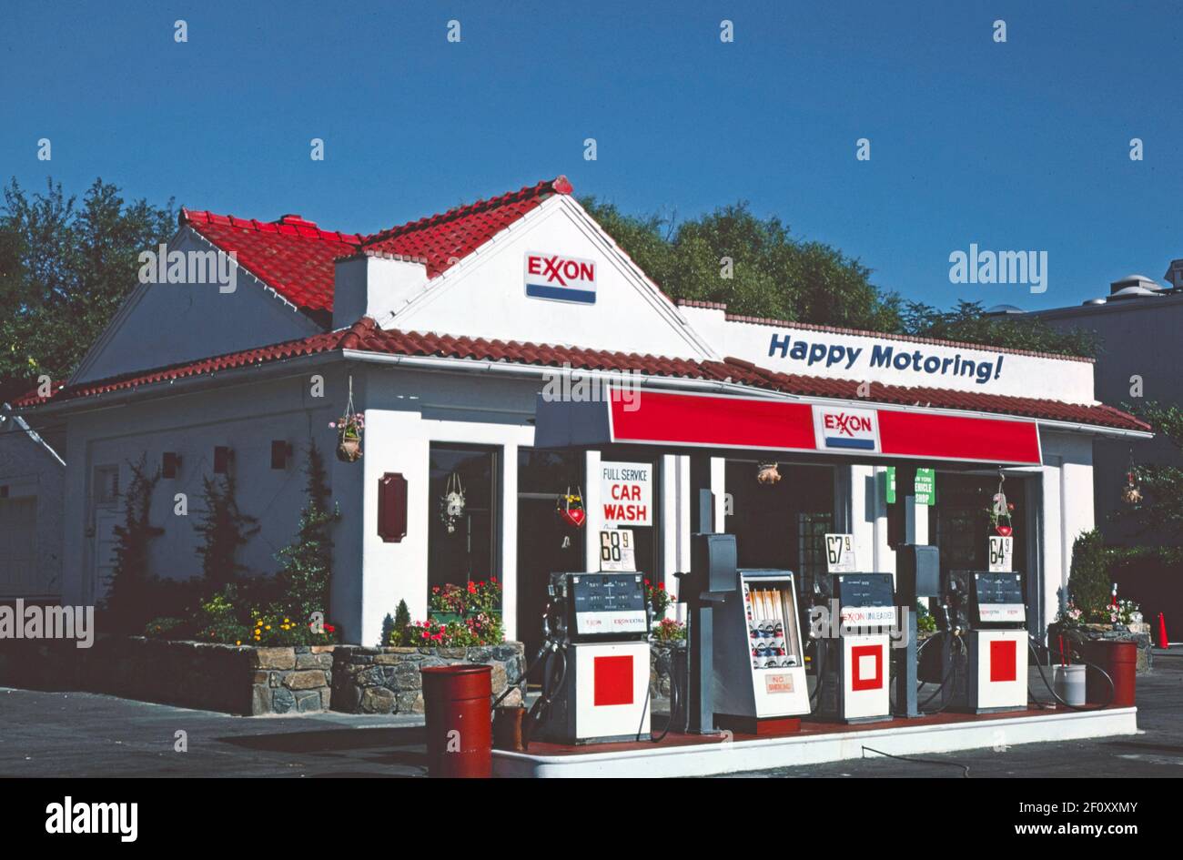 1970s petrol station -Fotos und -Bildmaterial in hoher Auflösung – Alamy