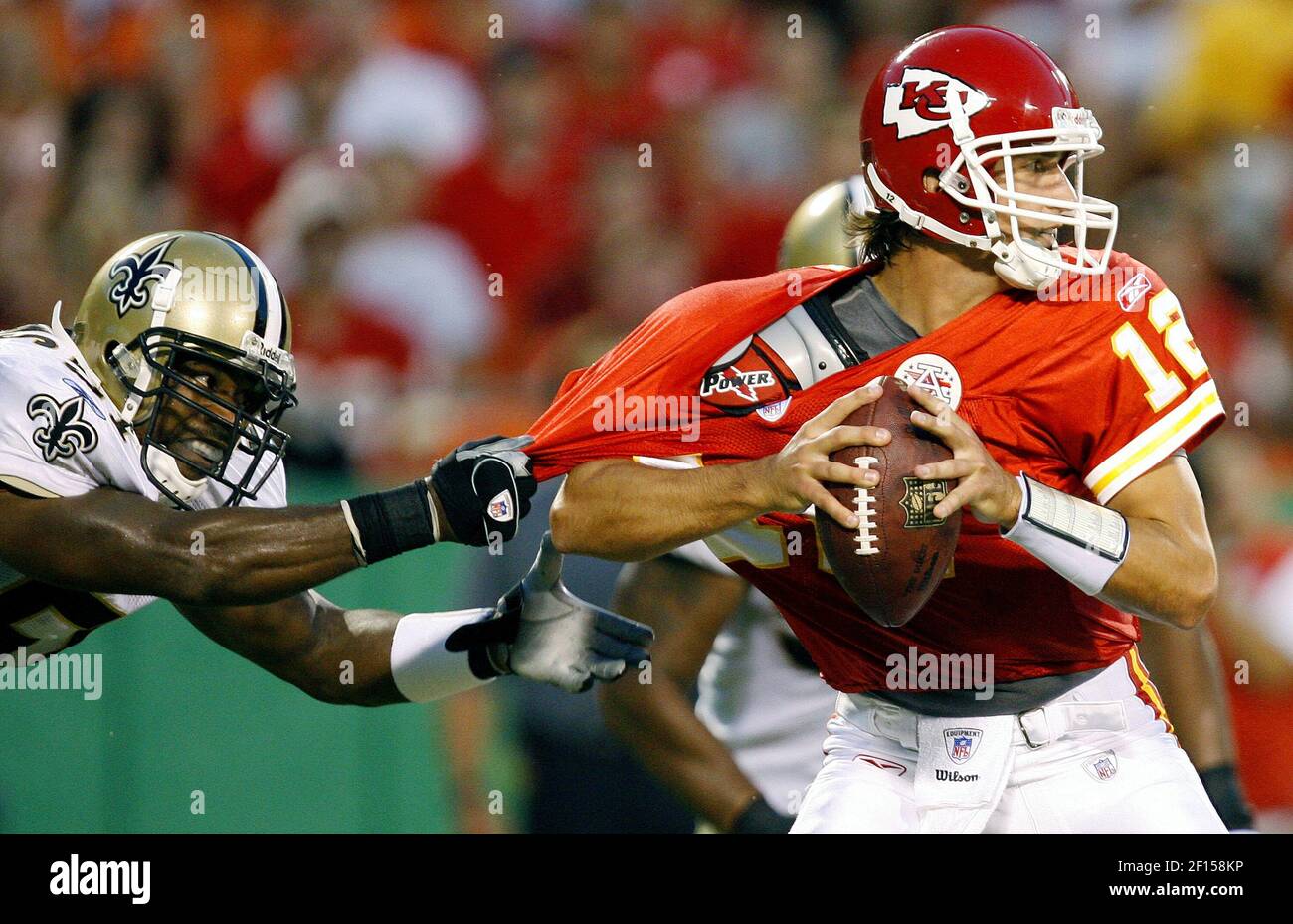 Kansas City Chiefs Quarterback Brodie Croyle zieht sich aus dem Griff ...