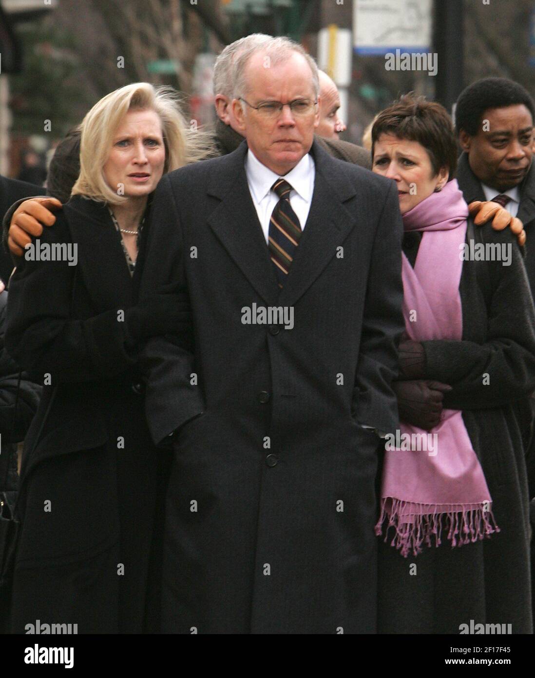 Joey Meyer, Mitte, seine Frau Barbara, links, und Schwägerin Kim Meyer ...