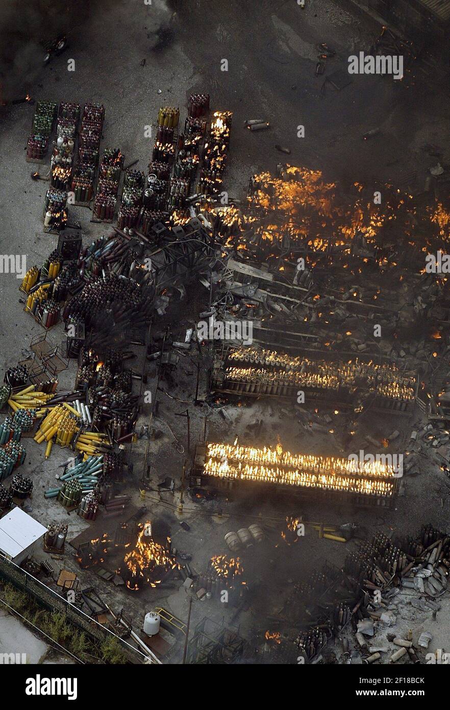 KRT US NEWS STORY TRÄGE: STLOUISFIRE KRT FOTO VON ODELL MITCHELL JR./ST ...