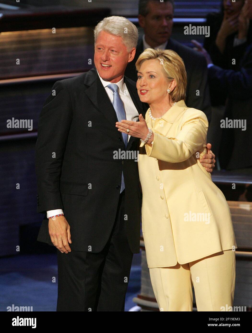 KRT US NEWS STORY TRÄGE: CVN-DEMOKRATEN KRT FOTO VON RICHARD MICHAEL ...