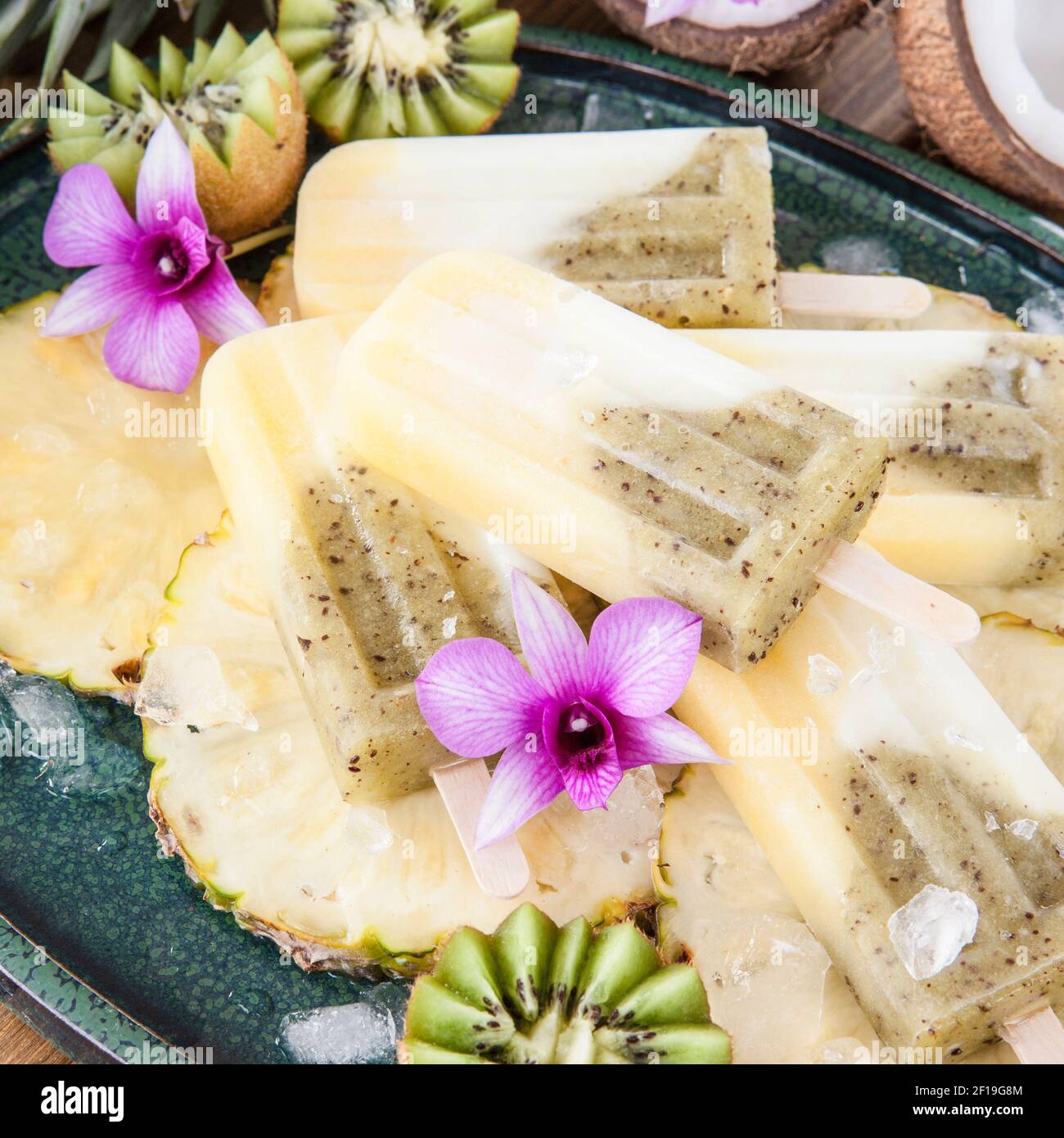Ananas eis am stiel -Fotos und -Bildmaterial in hoher Auflösung – Alamy