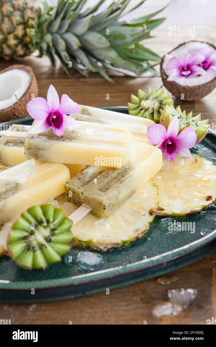 Ananas eis am stiel -Fotos und -Bildmaterial in hoher Auflösung – Alamy