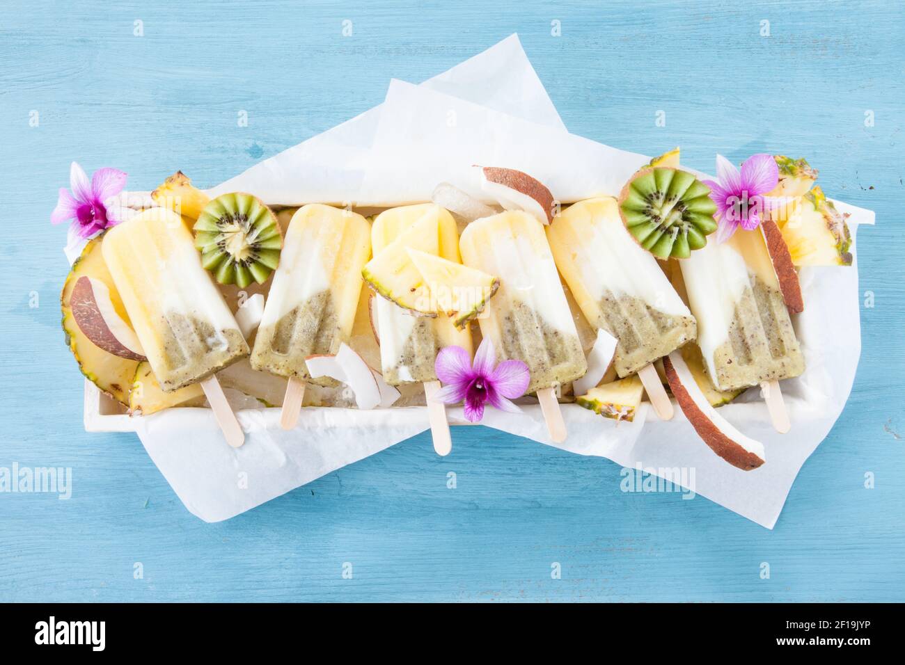 Ananas eis am stiel -Fotos und -Bildmaterial in hoher Auflösung – Alamy