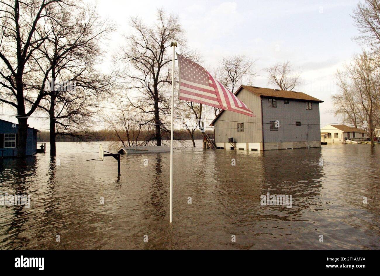 KRT US NEWS STORY TRÄGE: FLOODING KRT FOTO VON JOSE MORE/CHICAGO ...