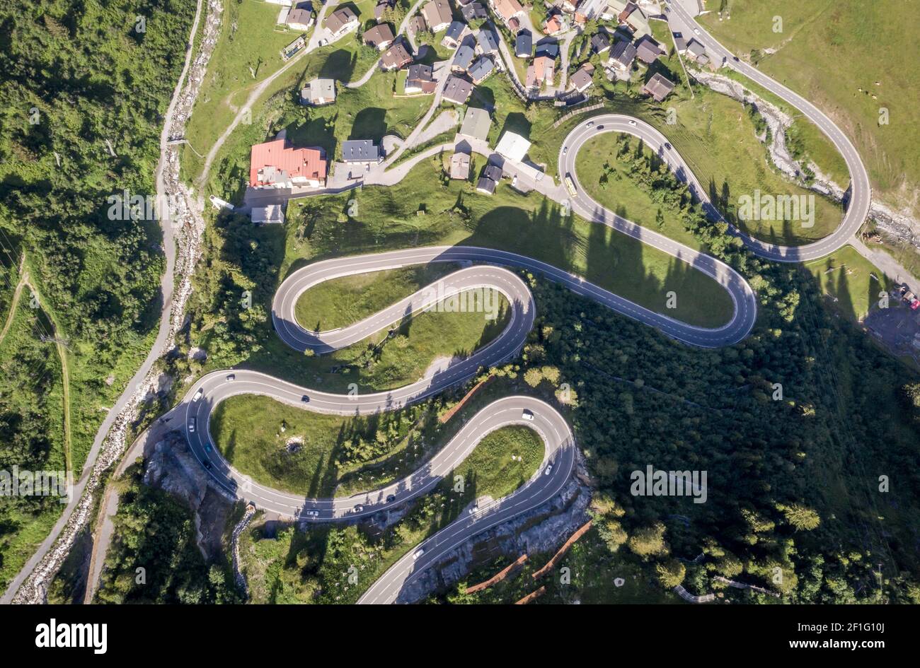 Straße kurven alpen -Fotos und -Bildmaterial in hoher Auflösung – Alamy