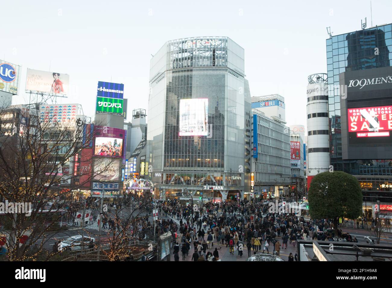 Shibuya crossing from above -Fotos und -Bildmaterial in hoher Auflösung – Alamy
