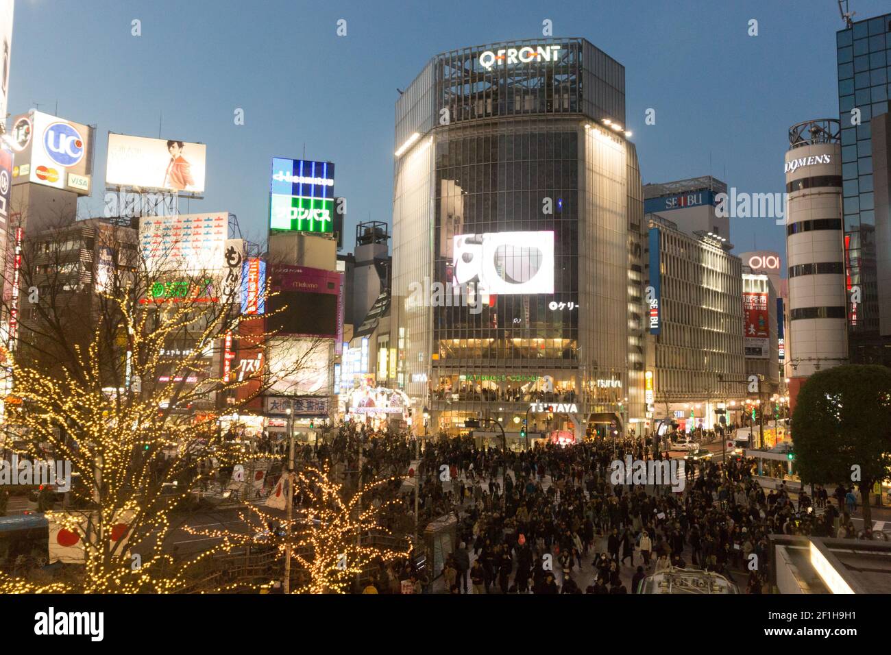 Shibuya crossing from above -Fotos und -Bildmaterial in hoher Auflösung – Alamy