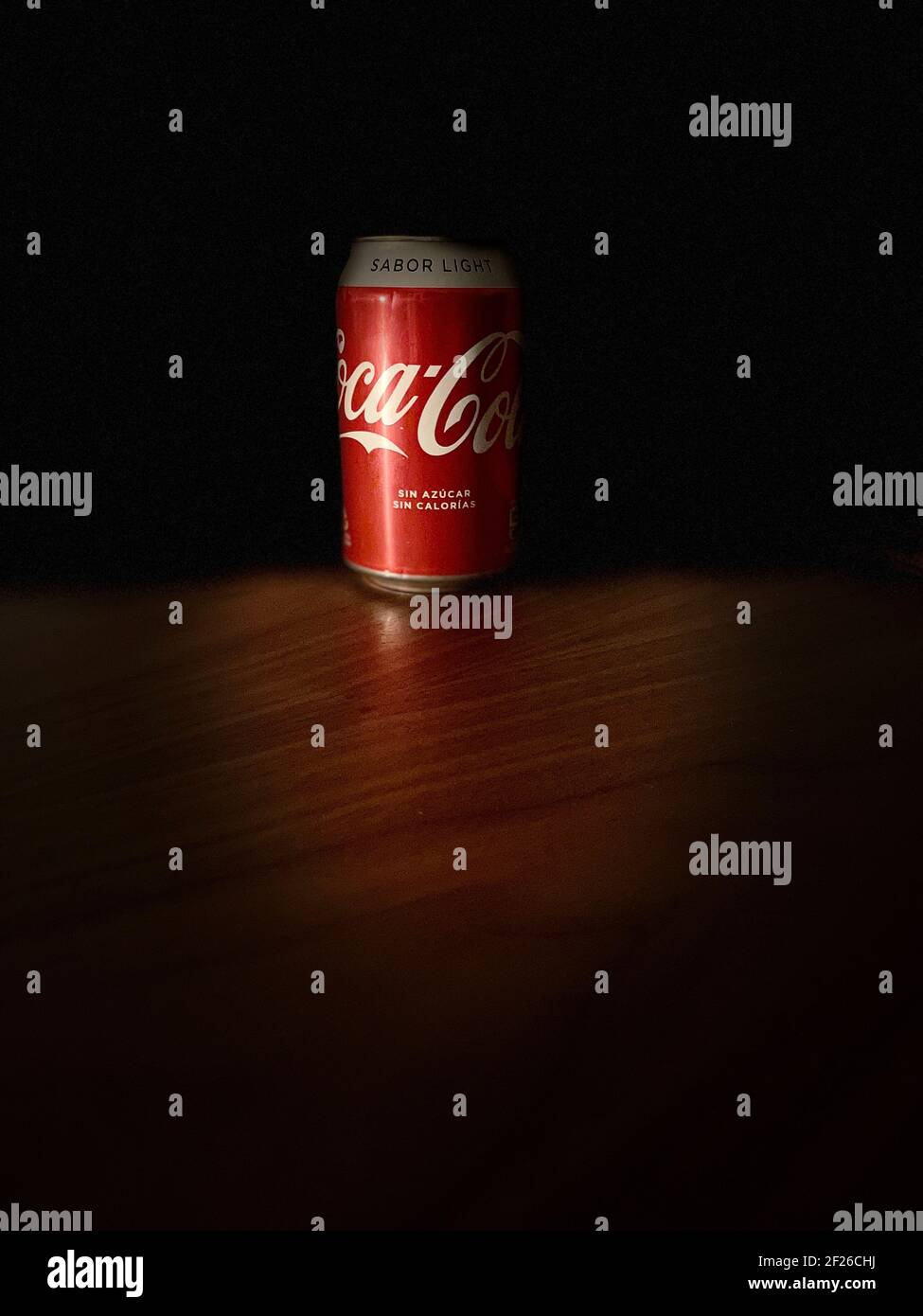 Mass production coca cola -Fotos und -Bildmaterial in hoher Auflösung – Alamy