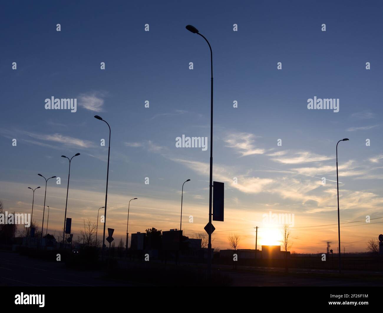 Feld stadtrand -Fotos und -Bildmaterial in hoher Auflösung – Alamy