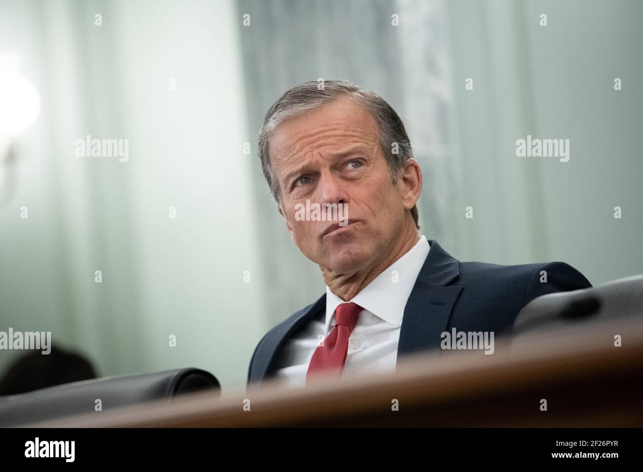 Senator John Thune (R-SD) während einer Bestätigungsverhandlung für ...