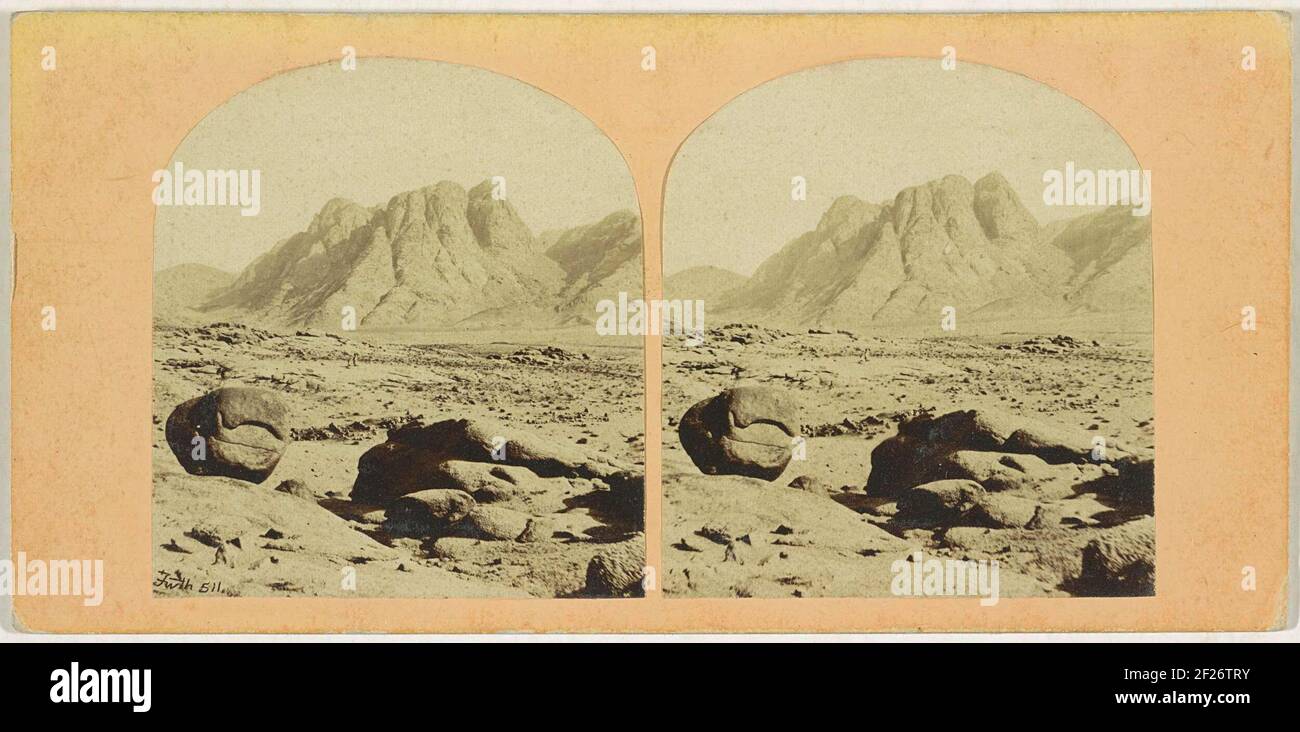 Berg Sinai (Horeb) mit dem Kloster. Von der Ebene Er-Raheh (der Ort der ...