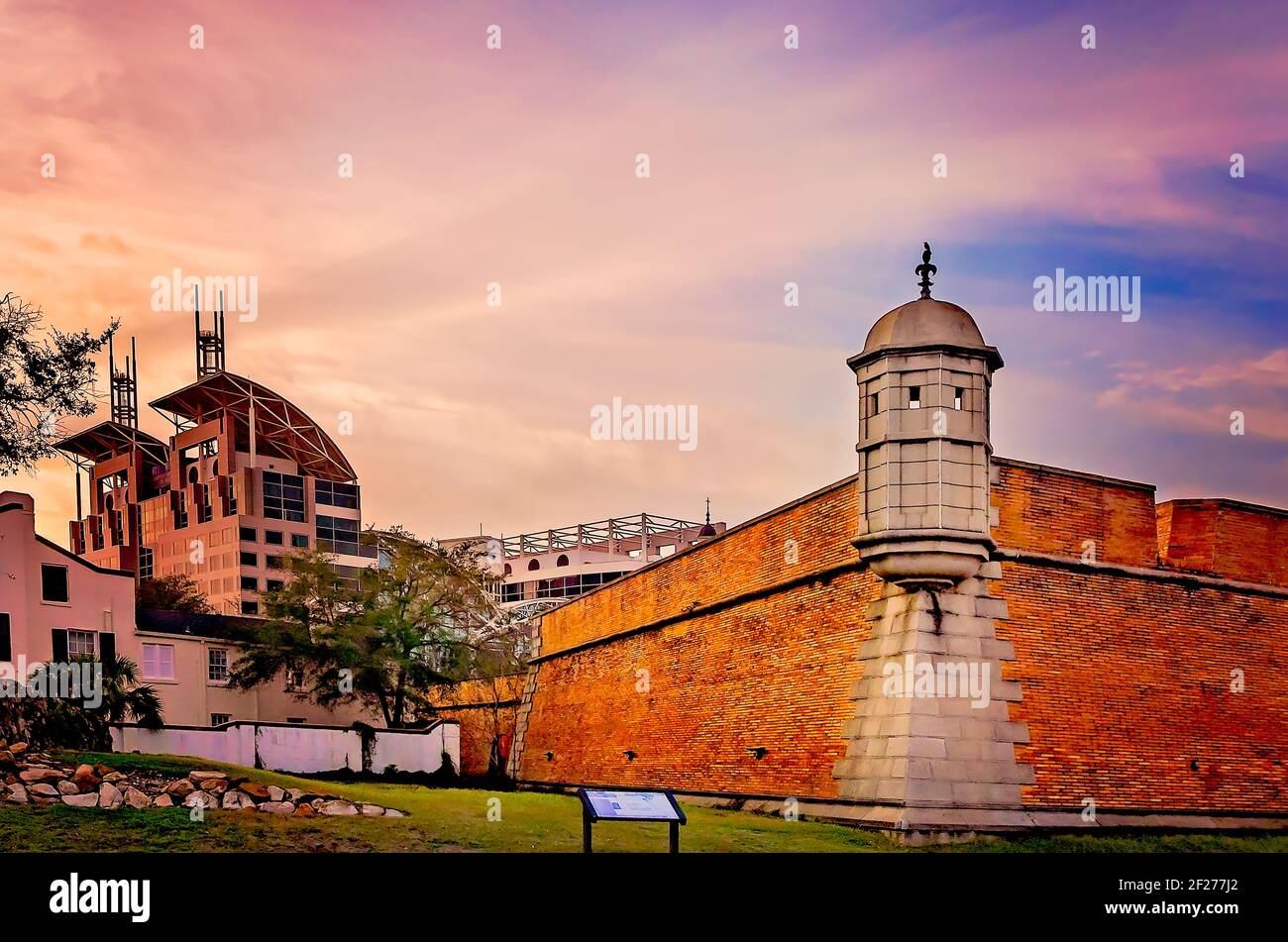 Government Plaza ist hinter dem Fort of Colonial Mobile, auch bekannt ...