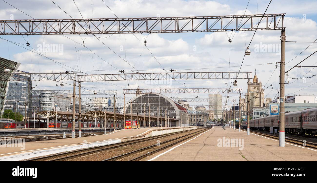 Zug auf Kijewskaja Bahnhof (Kijewski Bahnhof Terminal, Kiewskiy vokzal ...