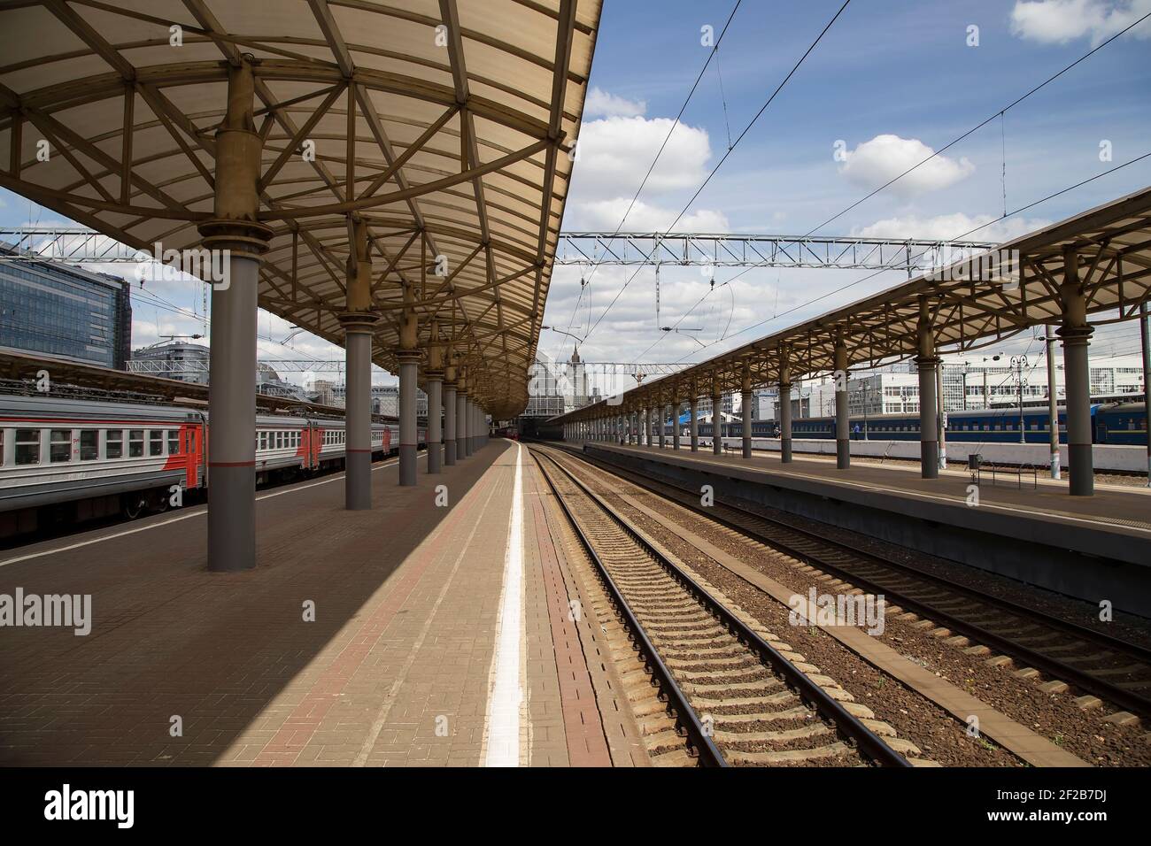 Zug auf Kijewskaja Bahnhof (Kijewski Bahnhof Terminal, Kiewskiy vokzal ...