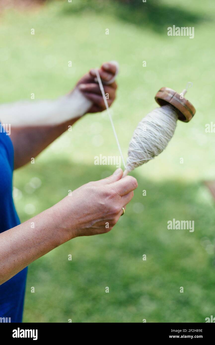 Spindel mit wolle -Fotos und -Bildmaterial in hoher Auflösung – Alamy