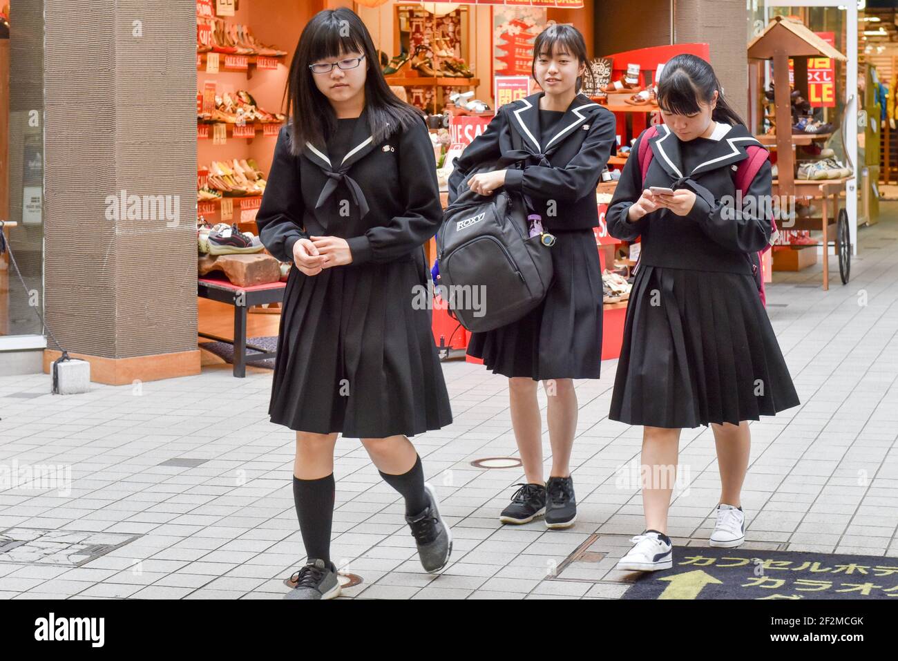 Young Japanese Girls Fotos Und Bildmaterial In Hoher Auflösung Alamy