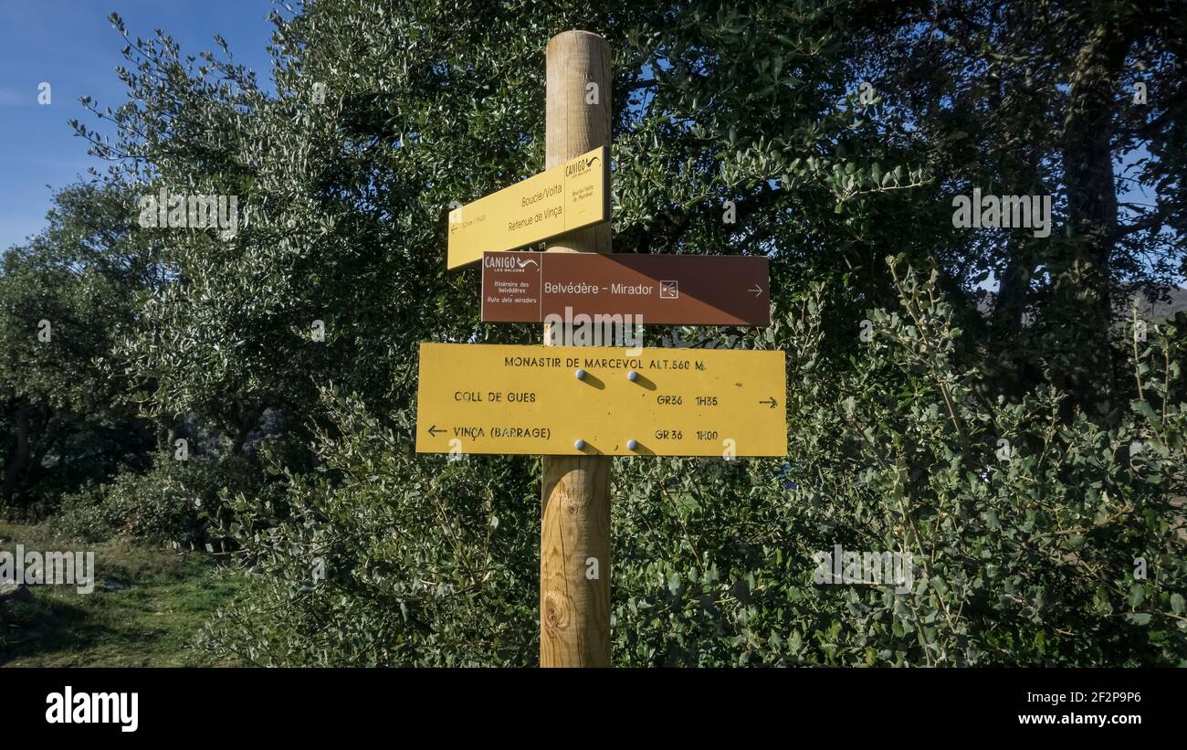 Wegweiser weg -Fotos und -Bildmaterial in hoher Auflösung – Alamy