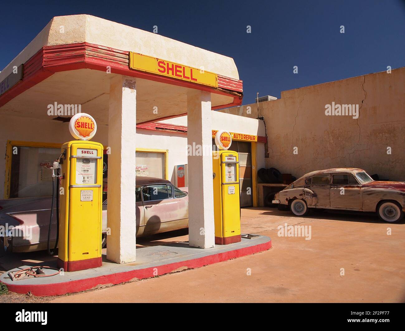 Shell tankstelle aus den 1950er jahren -Fotos und -Bildmaterial in ...
