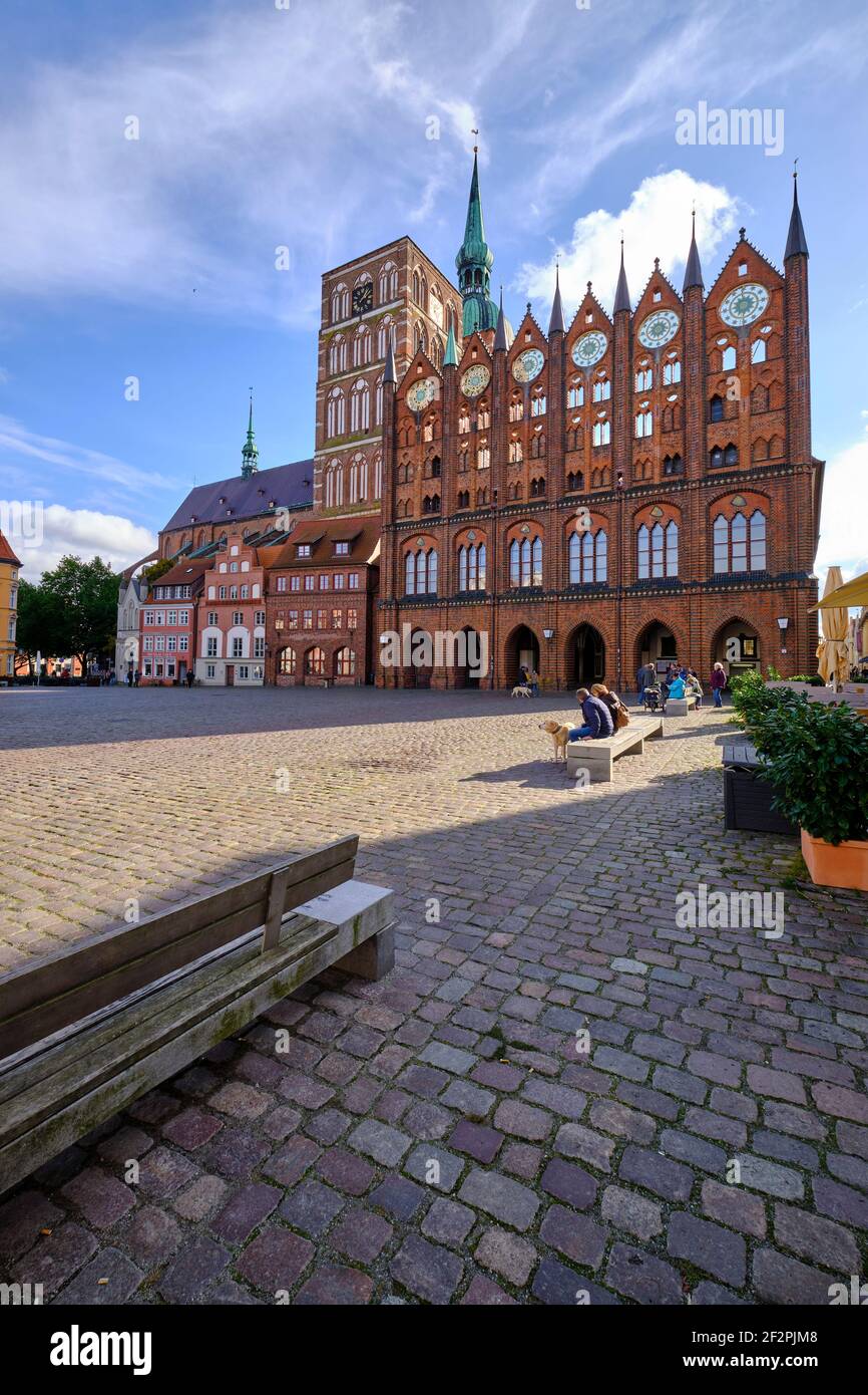 Historisches rathaus am altmarkt -Fotos und -Bildmaterial in hoher ...