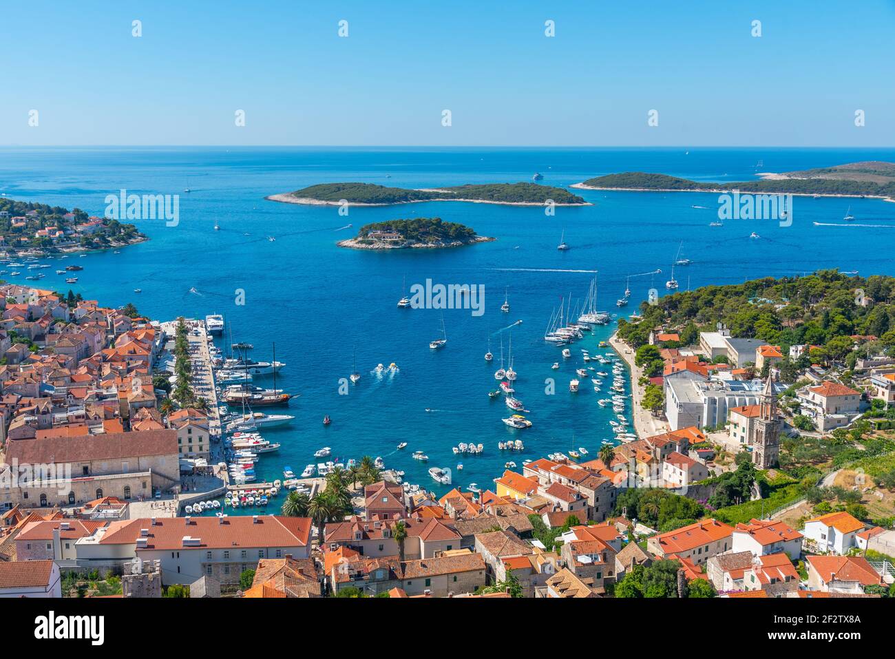Luftaufnahme der Inseln Hvar und Pakleni in Kroatien Stockfotografie ...