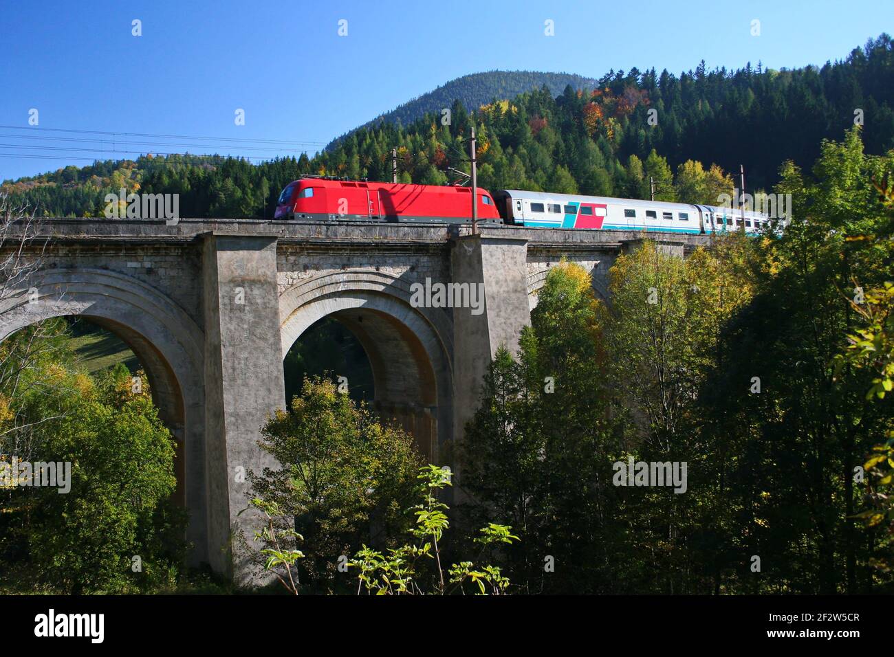 Semmering bahn mit zug -Fotos und -Bildmaterial in hoher Auflösung – Alamy