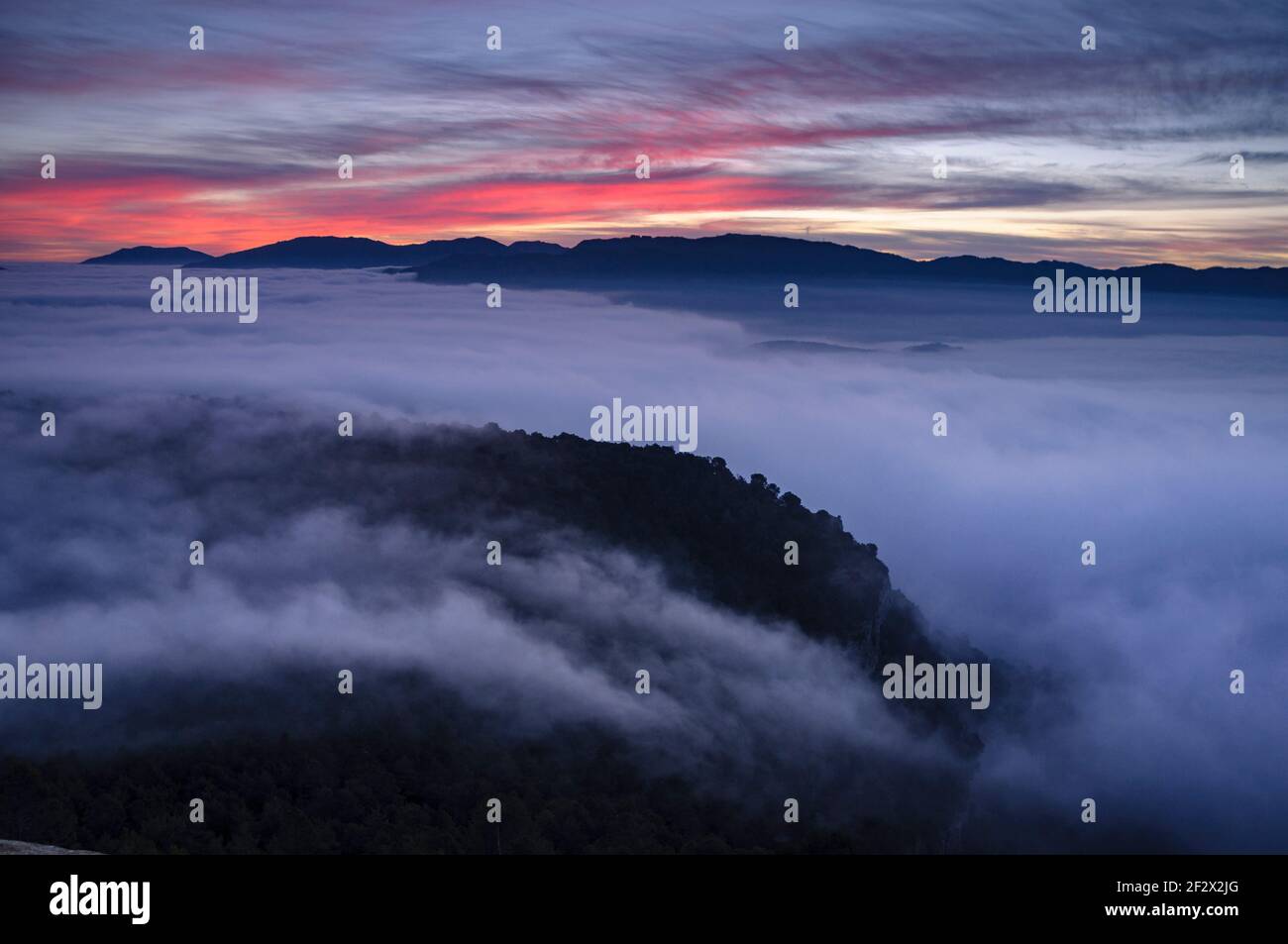 Soleil rouge rote sonne jahr -Fotos und -Bildmaterial in hoher ...