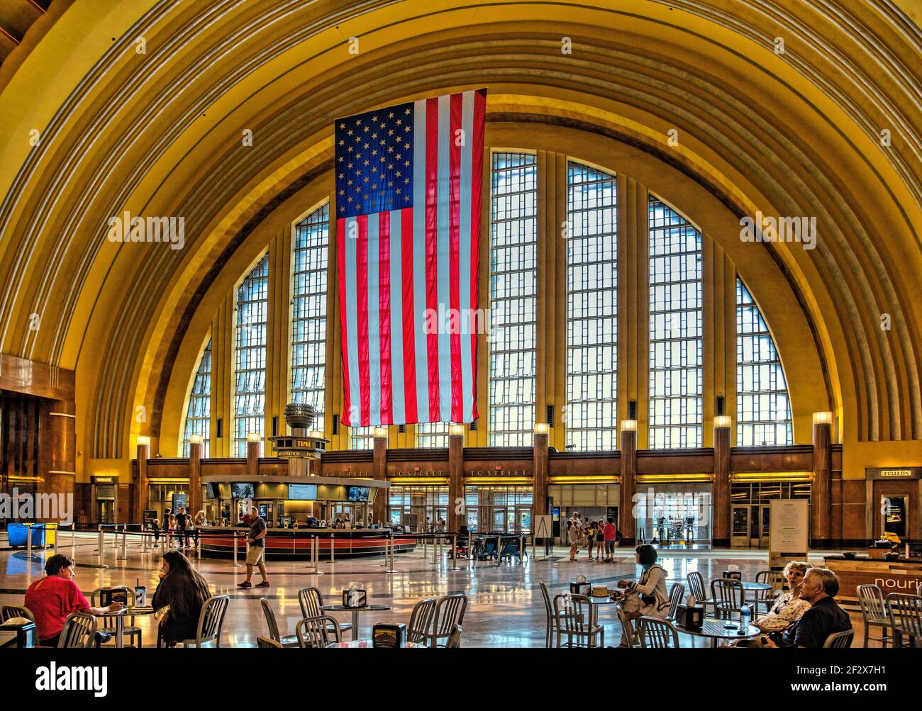 Cincinnati Union Terminal diente einst fünf Eisenbahnen; das Art déco ...