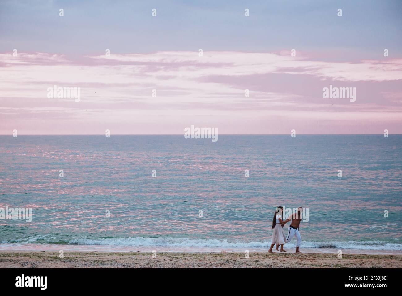 Barfuss gehen -Fotos und -Bildmaterial in hoher Auflösung – Alamy