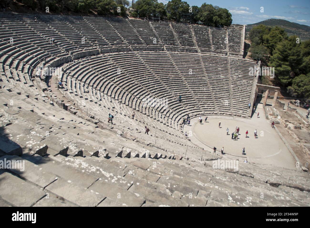 Das historische antike Theater von Epidaurus auf der Halbinsel Argolid ...