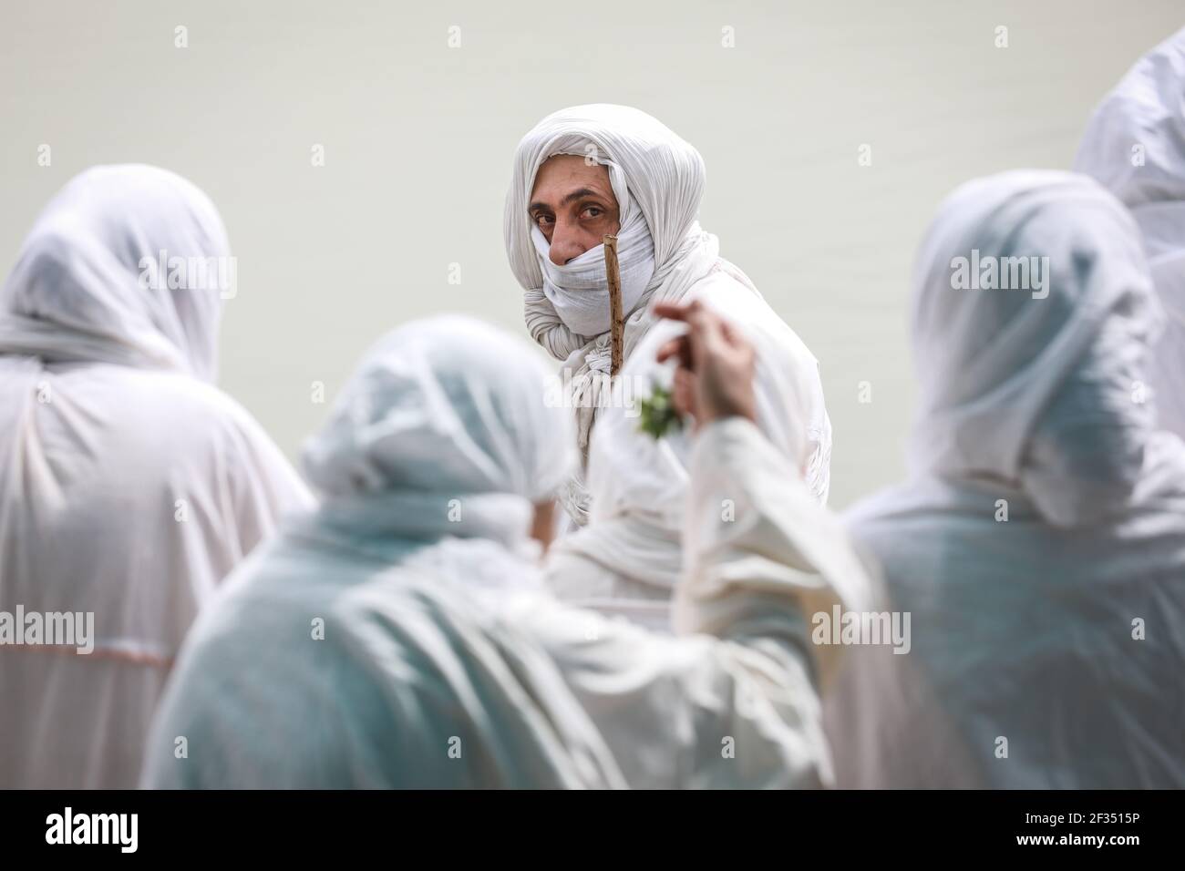 Fluss mehrere figuren -Fotos und -Bildmaterial in hoher Auflösung – Alamy