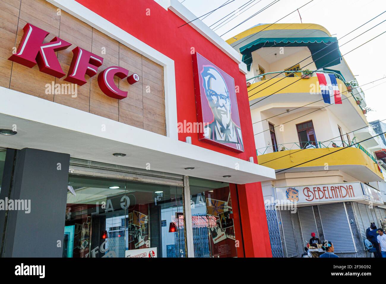 Kfc fried chicken restaurant fast food vor dem eingang -Fotos und ...