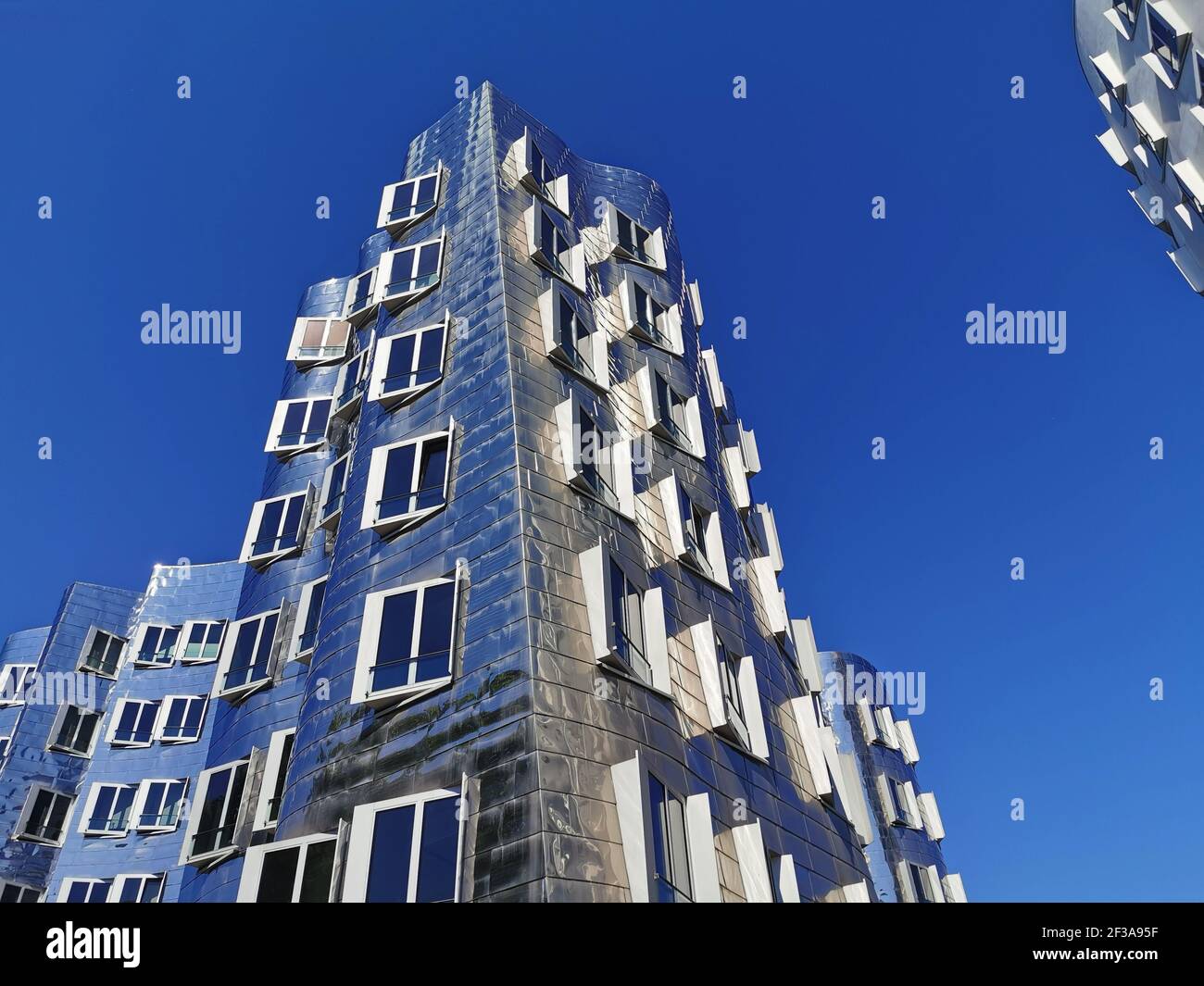 Neuer Zollhof im Medienhafen, Architekt Frank Gehry, Gehry Buildings ...