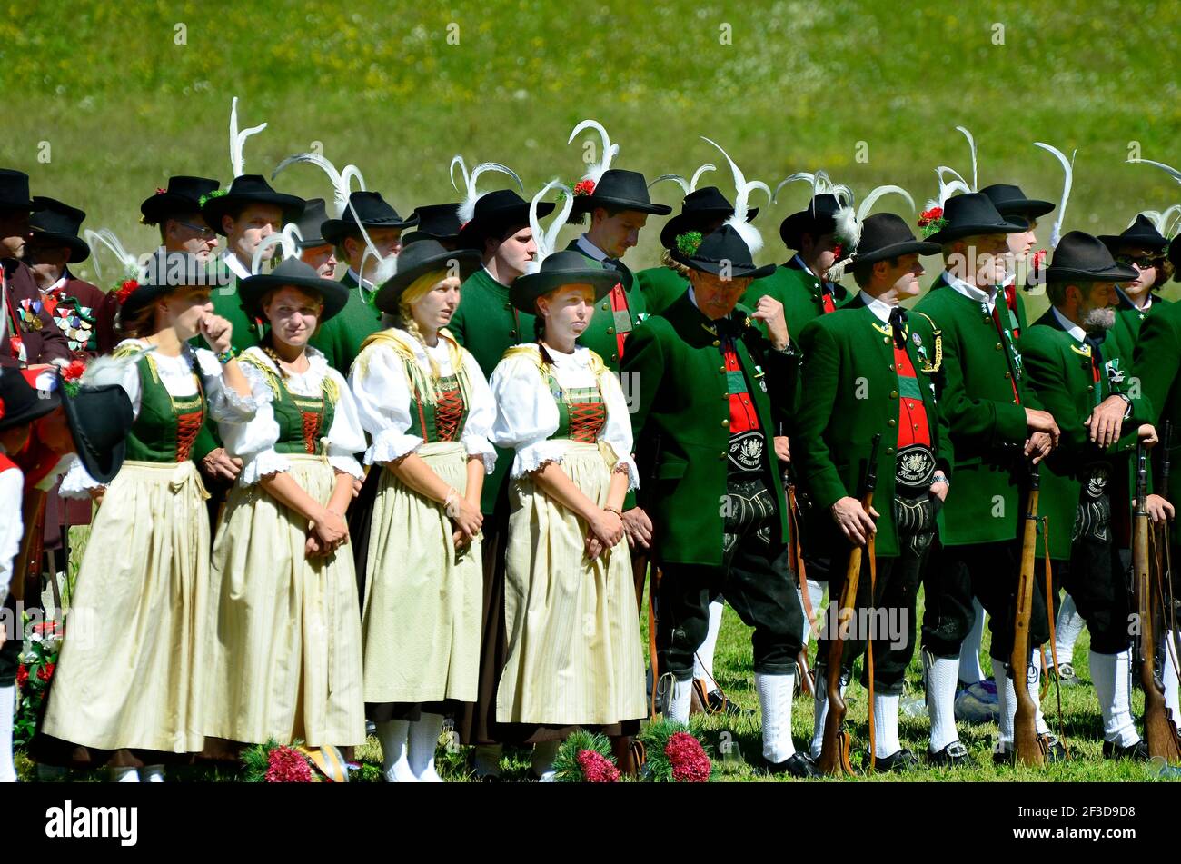 Costume folklore tyrol -Fotos und -Bildmaterial in hoher Auflösung – Alamy