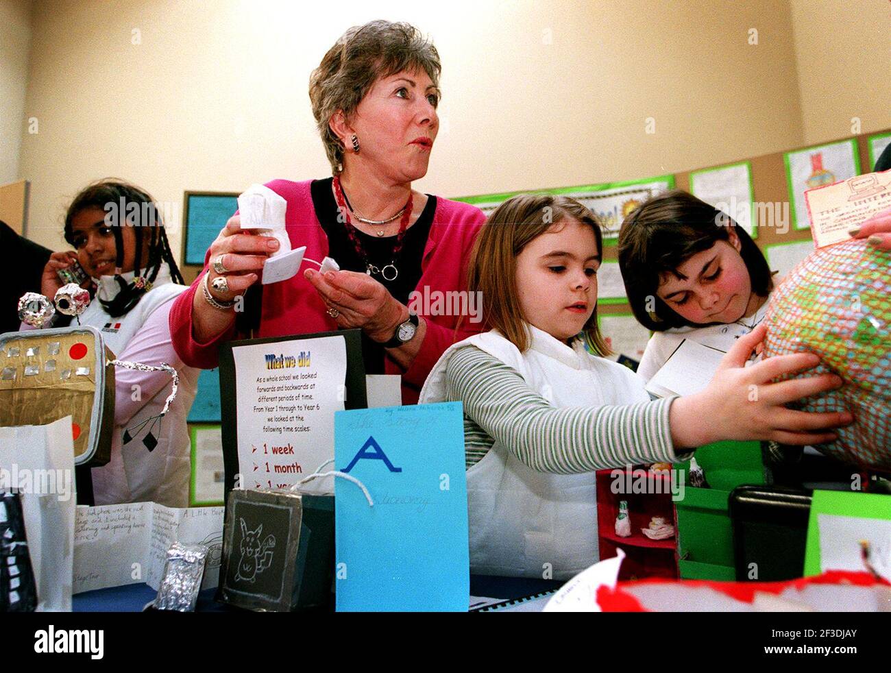 Valerie Singleton ehemaliger Blue Peter Presenter März 2000at die ...