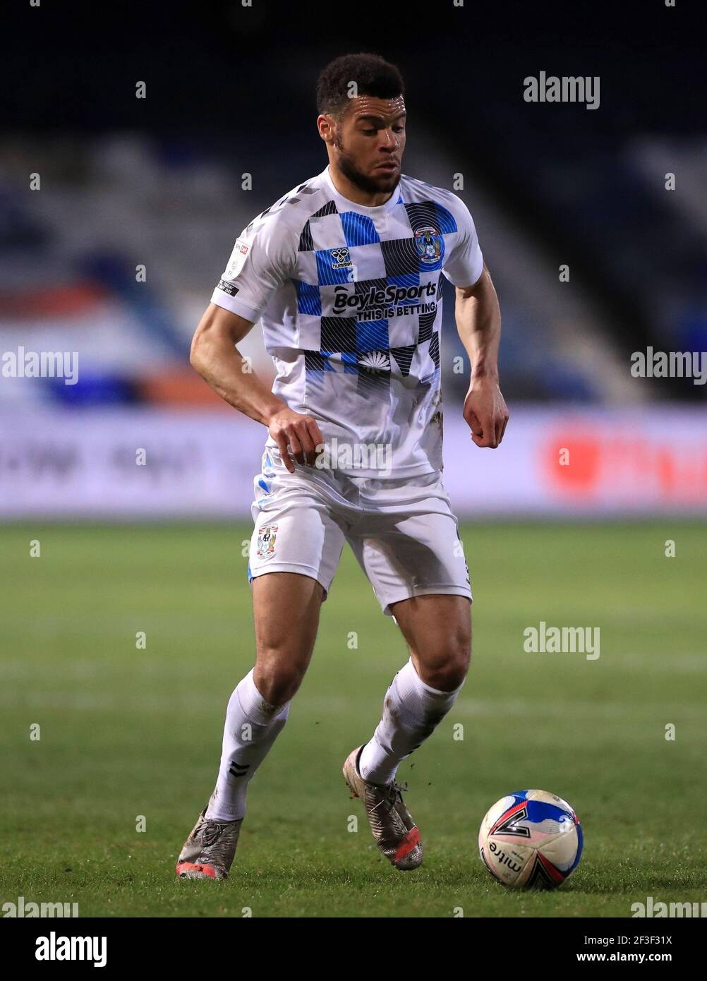 Maxime Biamou von Coventry City beim Sky Bet Championship-Spiel in ...