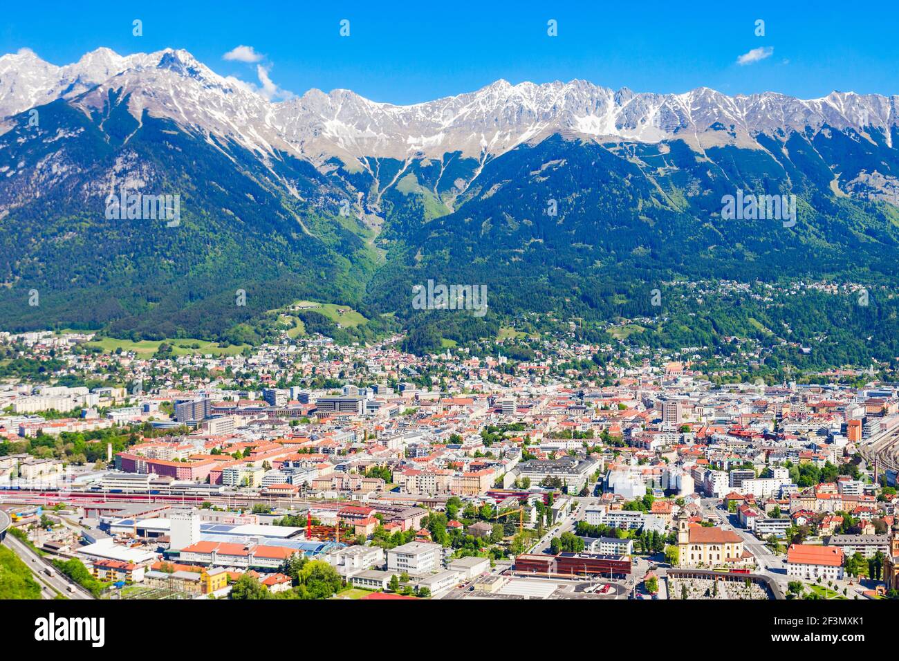 Luftaufnahme von innsbruck -Fotos und -Bildmaterial in hoher Auflösung ...