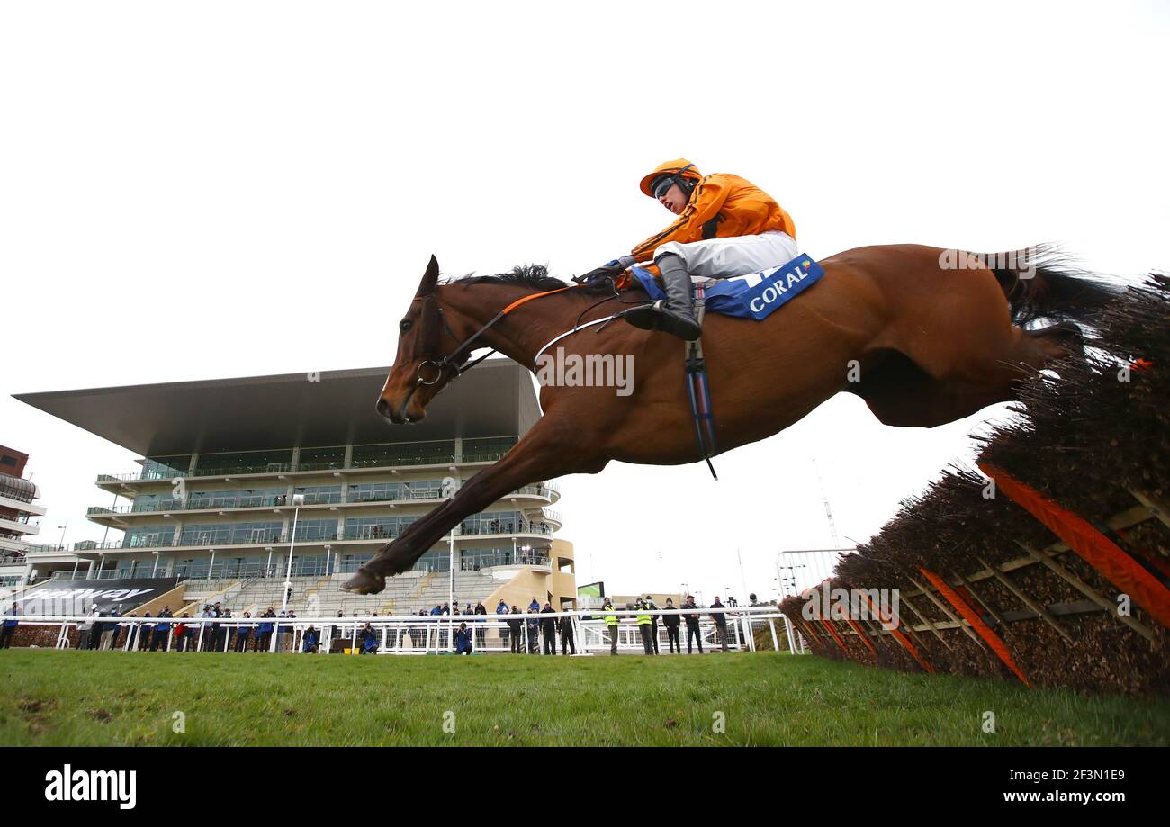Richard Condon vom Himmel geritten Helfen Sie uns springt einen Zaun ...
