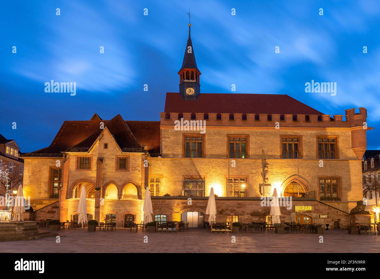 Das alte Rathaus in der Abenddämmerung, Göttingen, Niedersachsen ...