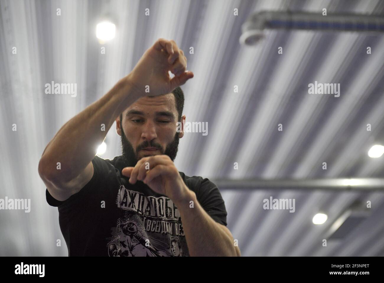 Der russische Boxer Artur Beterbiev, WBC und IBF-Weltmeister im ...