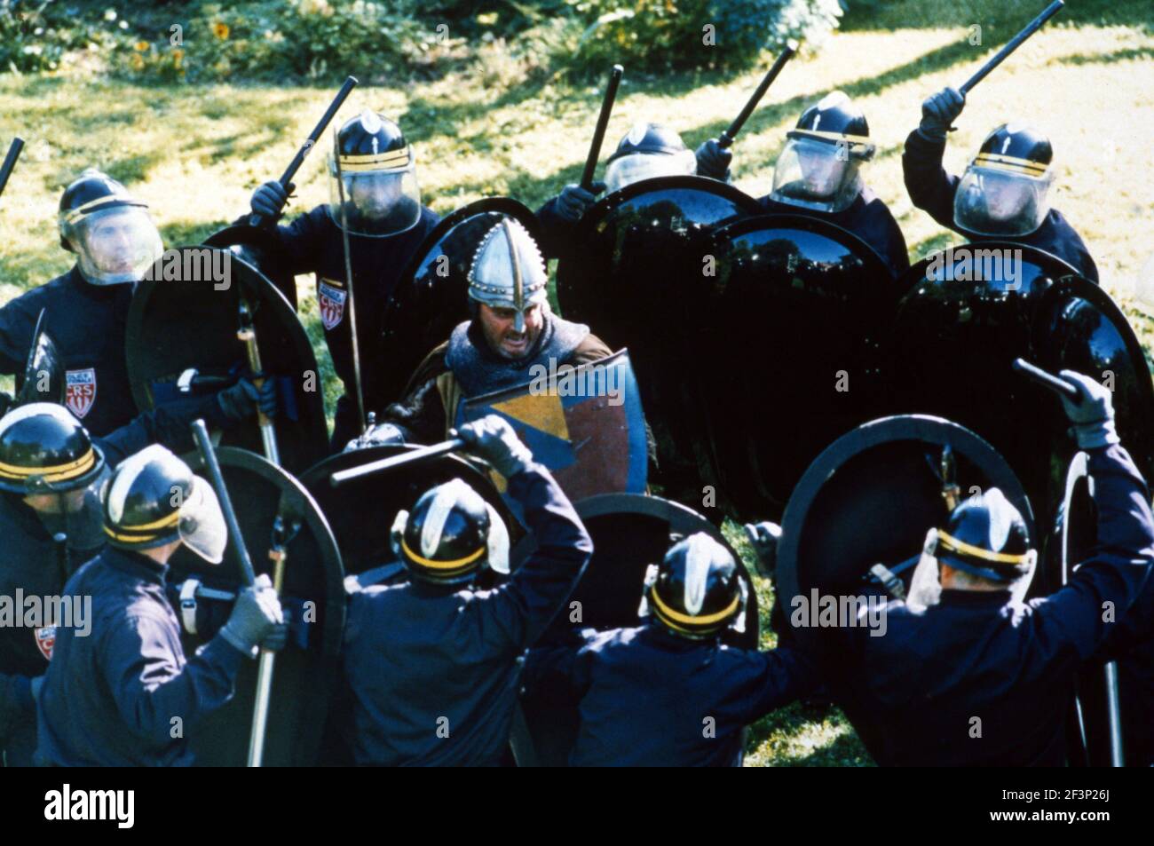 Les visiteurs 1993 jean reno -Fotos und -Bildmaterial in hoher ...